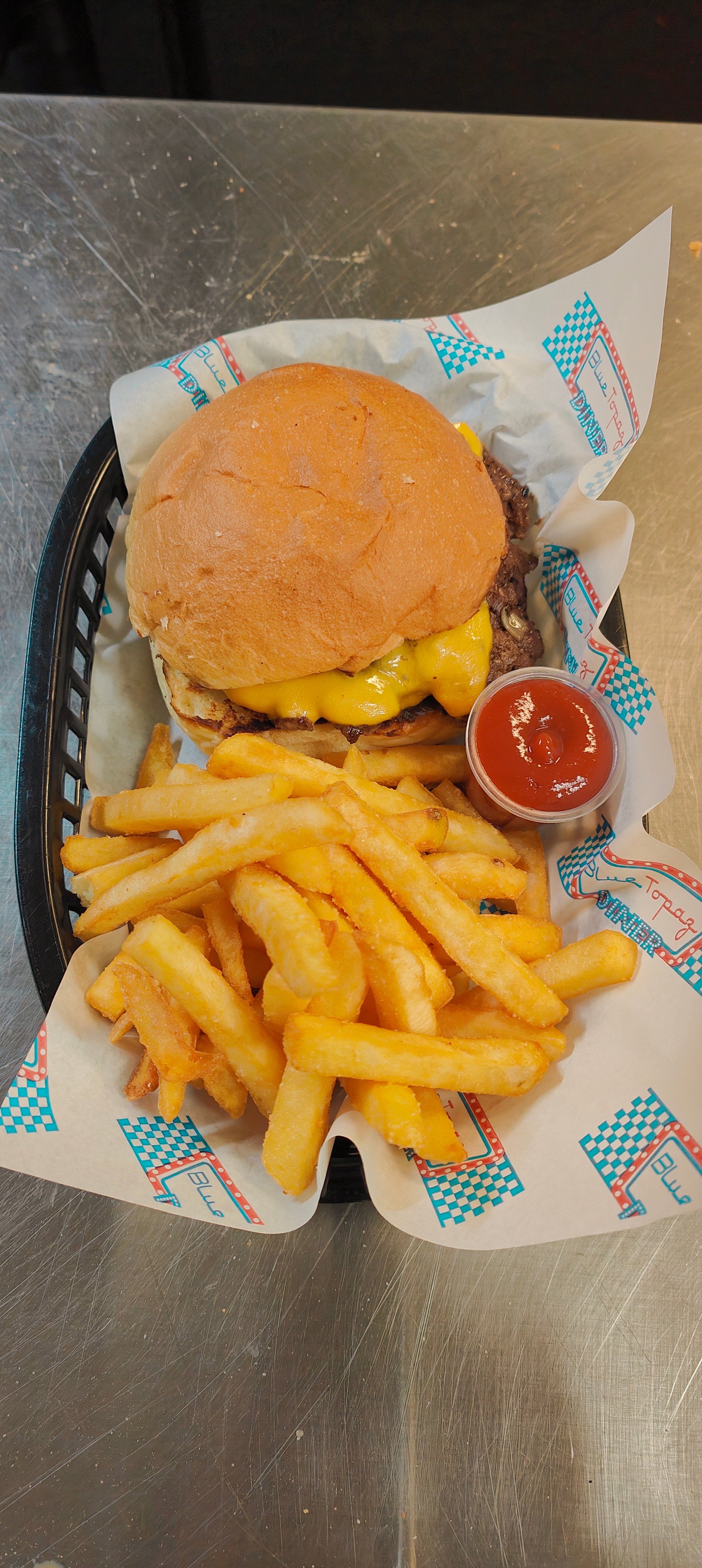 Kids Cheeseburger Combo O/L | Groove ‘n’ Grill Diner